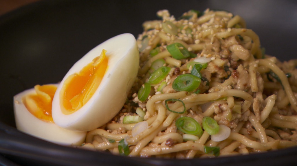 Dry Noodles with Szechuan Chicken | Better Homes and Gardens