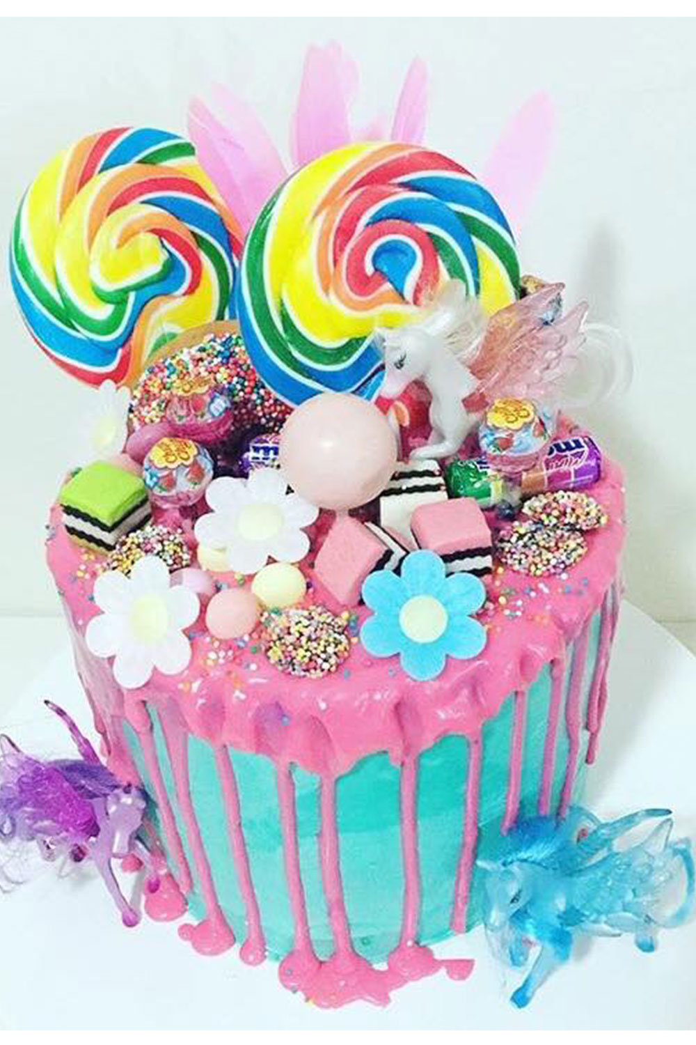 This is the $4.40 Coles cake hack that is breaking the internet ...