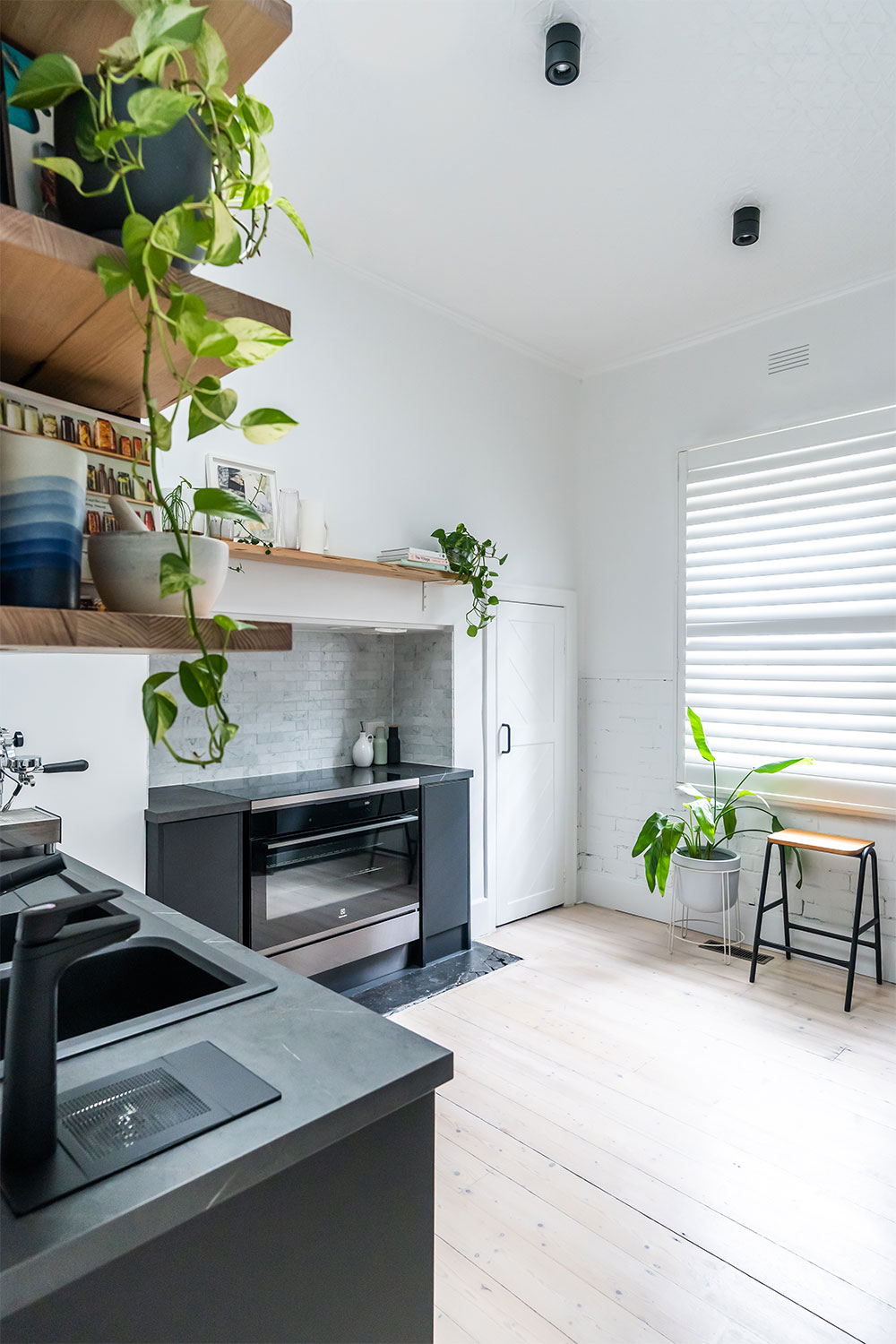 Before & After: How an interior stylist renovated her own kitchen ...