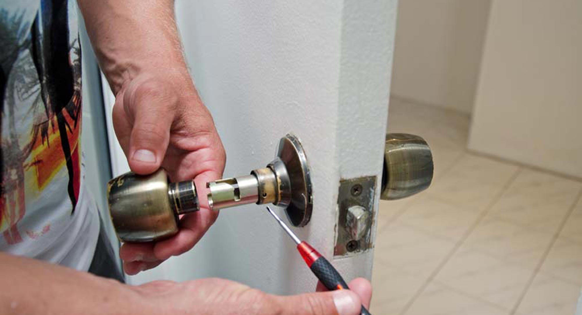 How to replace your door handle | Better Homes and Gardens