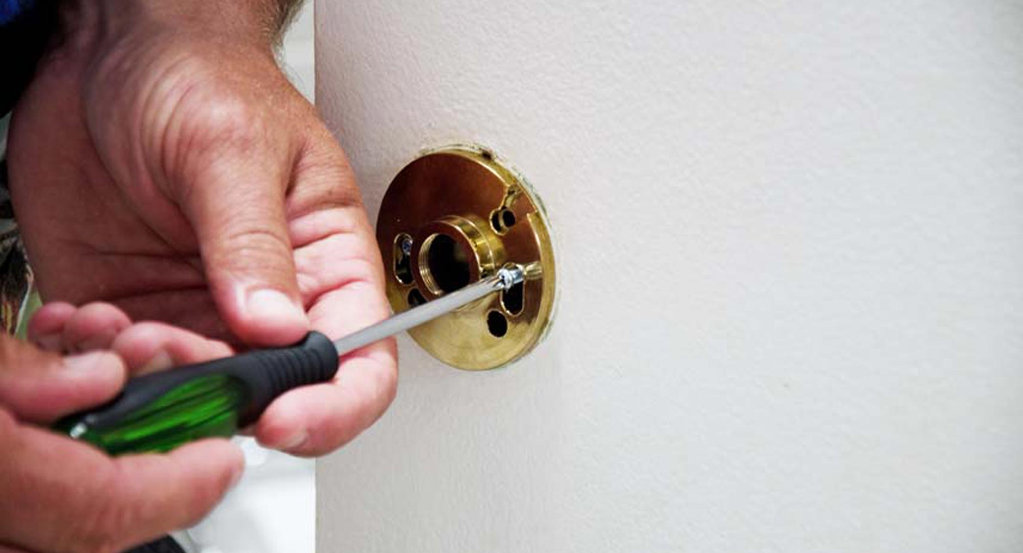 How to replace your door handle | Better Homes and Gardens