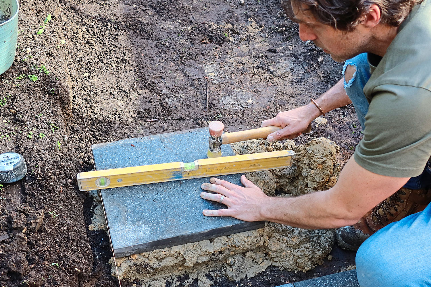 Side of House Garden Ideas for Narrow Spaces | Better Homes and Gardens