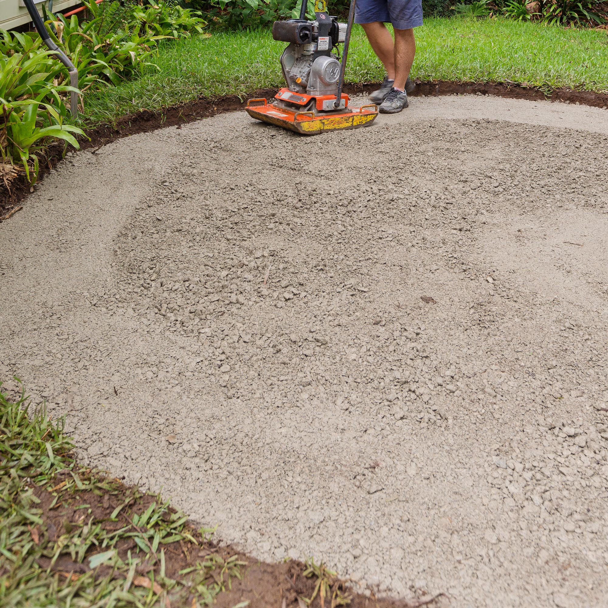 How to pave in a circle and transform your lawn | Better Homes and Gardens