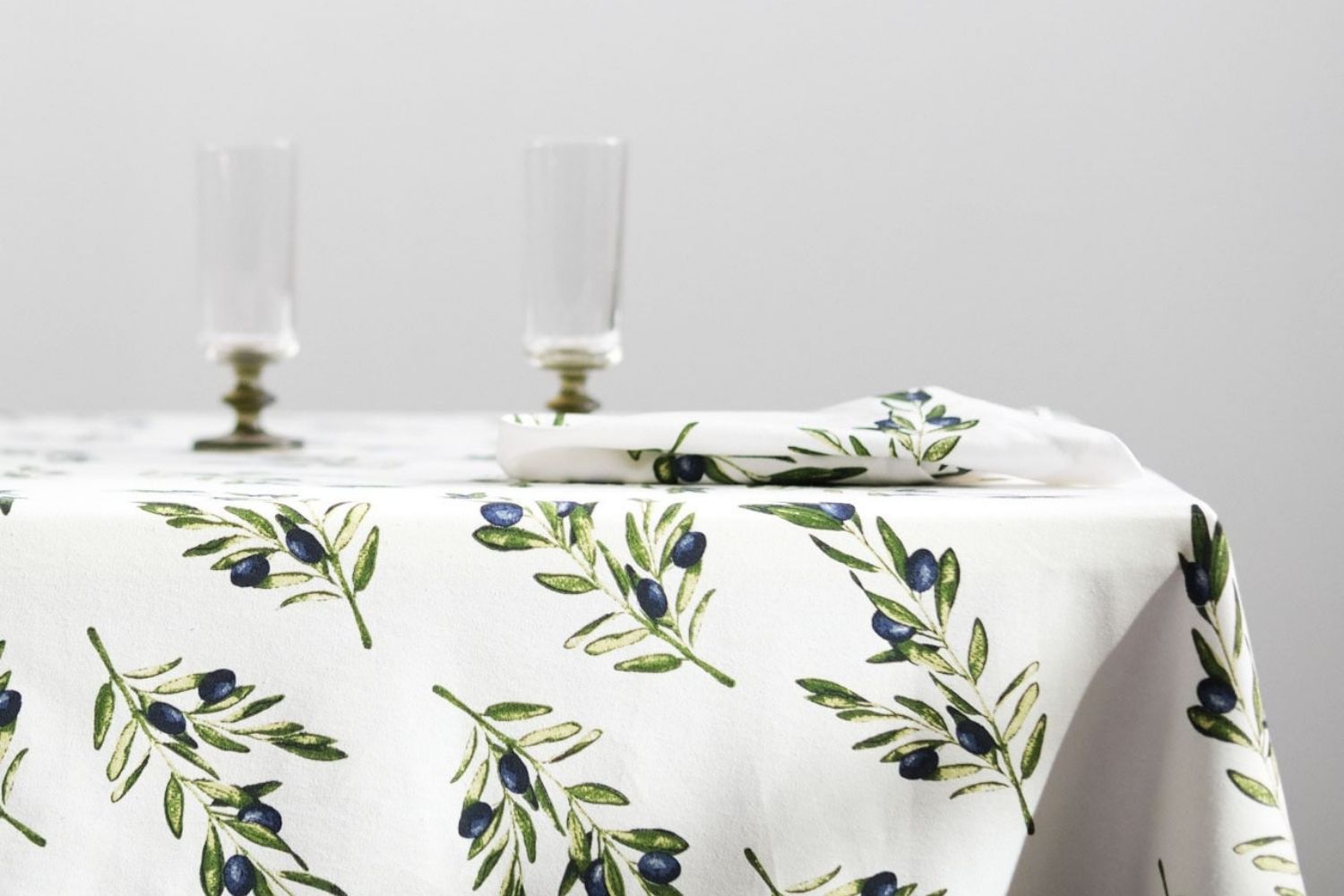 The best tablecloths to set the table (and mood) at your next dinner ...