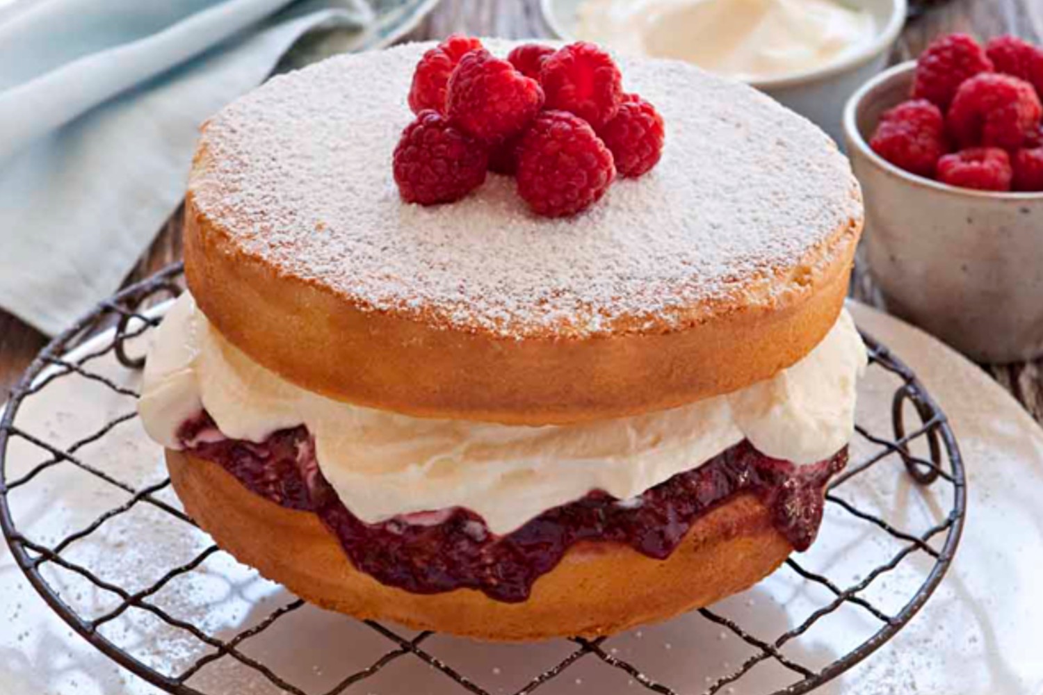 Strawberry and cream sponge cake recipe Recipe | Better Homes and Gardens