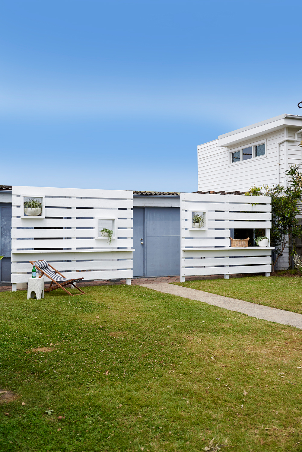 How to build a slatted privacy screen | Better Homes and Gardens