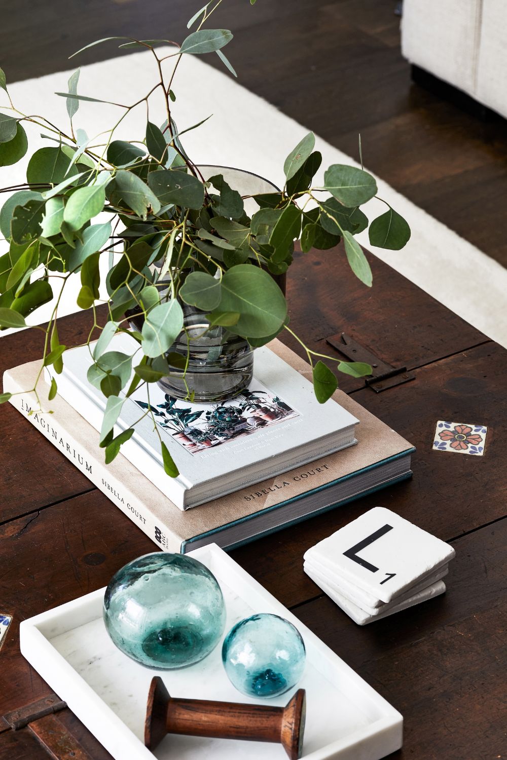 How to decorate your coffee table: 7 gorgeous coffee table decor ideas ...