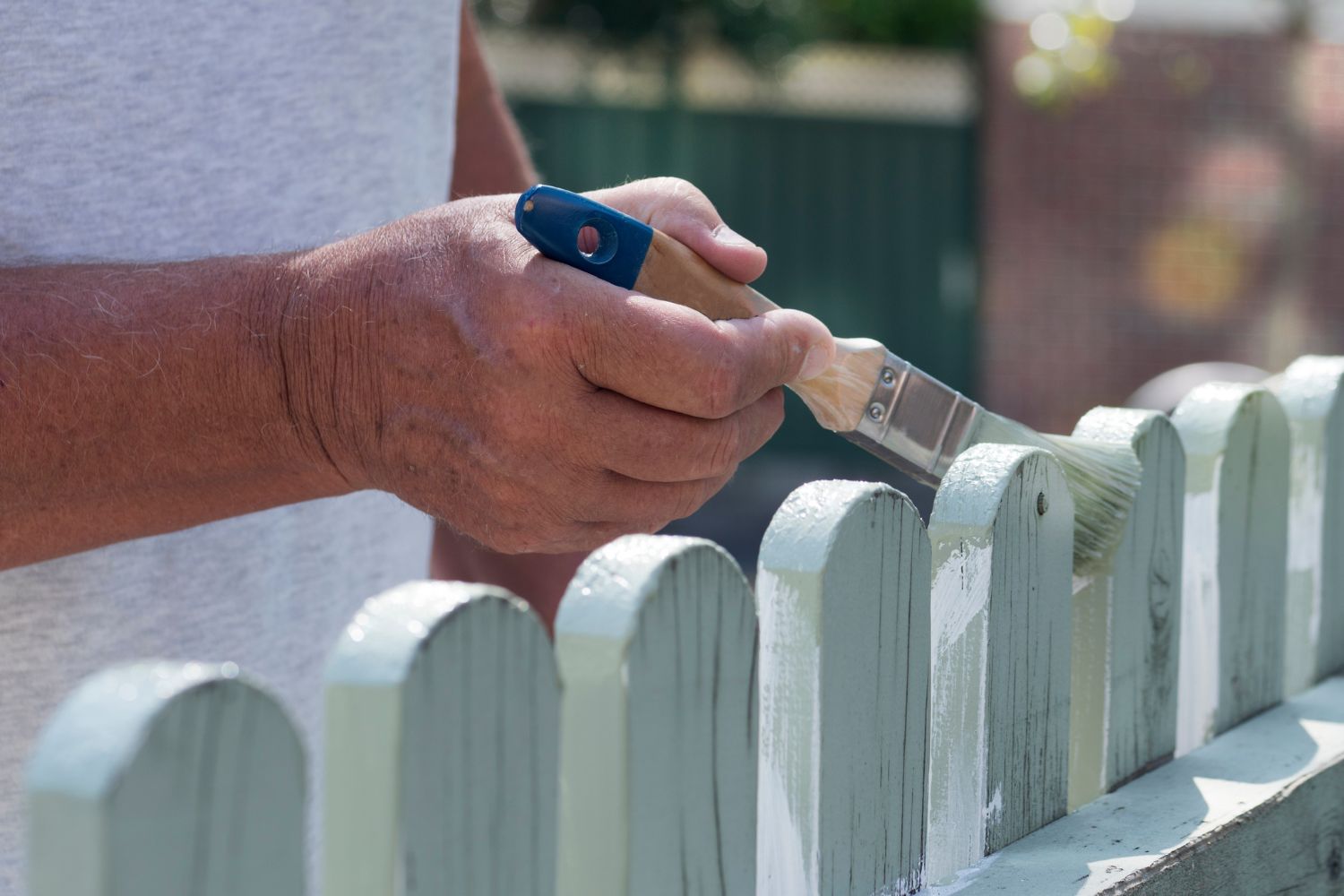 How To Choose The Right Fence Paint Colours For Your Garden | Better ...