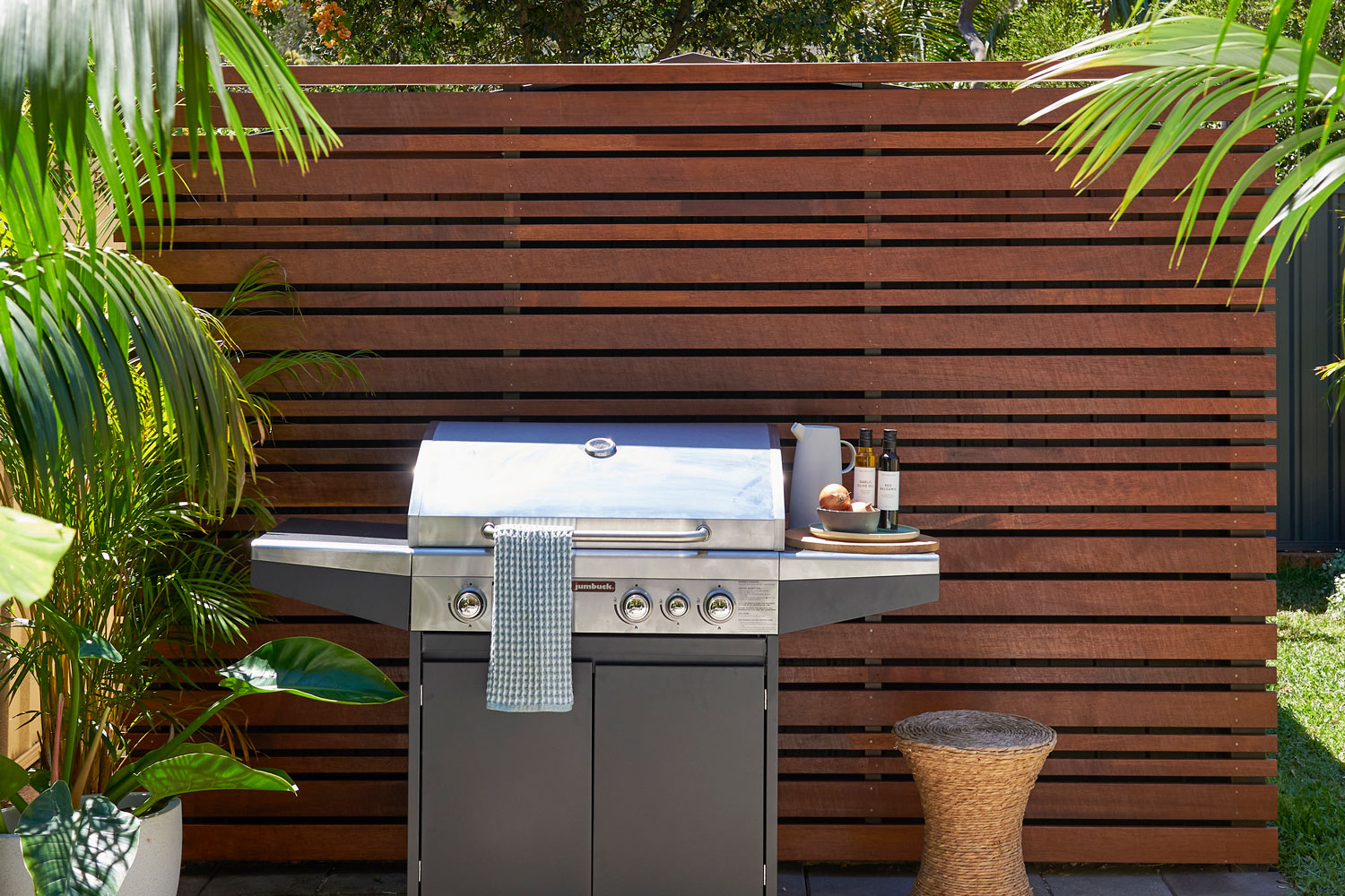 How To Build A Merbau Garden Screen | Better Homes and Gardens