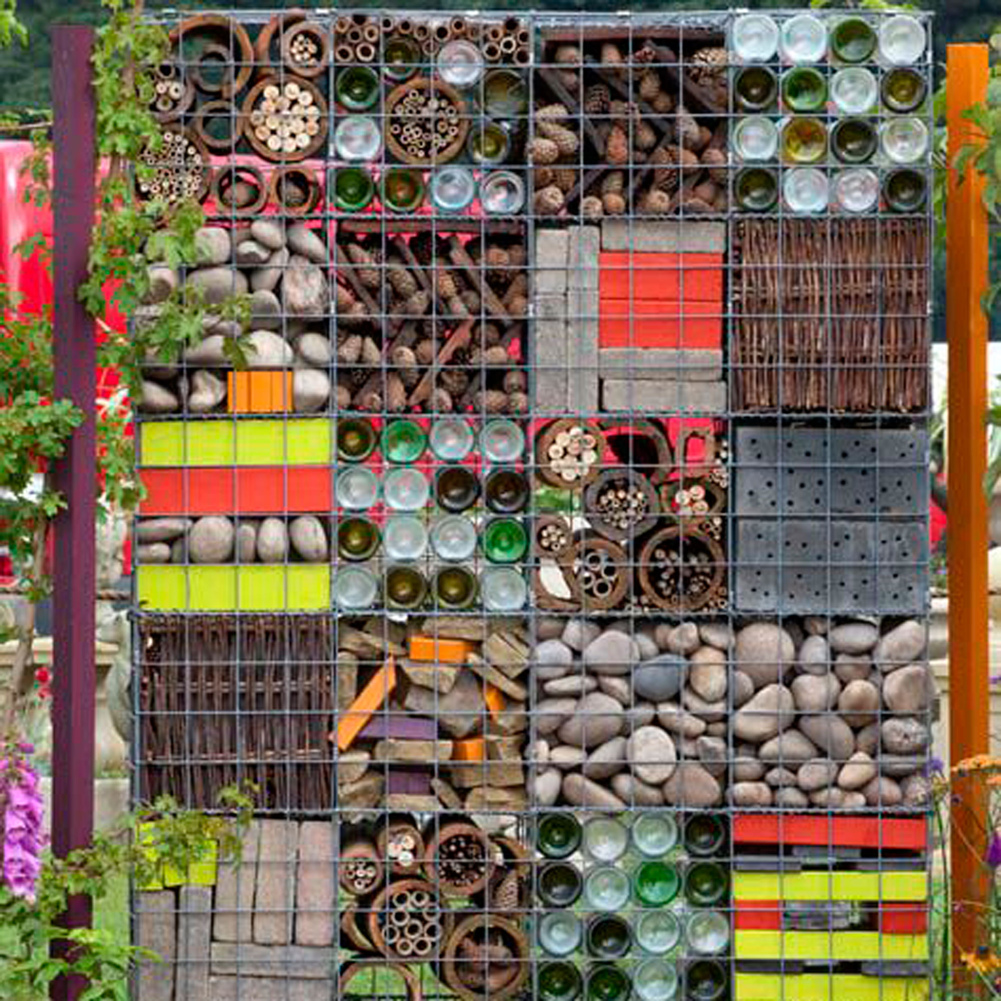 How to divide outdoor spaces | Better Homes and Gardens